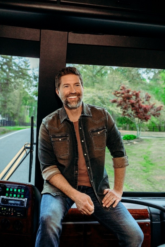 JOSH TURNER TO RELEASE NEW ALBUM 'THIS COUNTRY MUSIC THING' AUGUST 16 - MCA